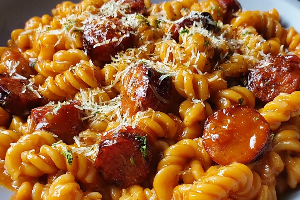 One-Pot Bold Honey BBQ Sausage Pasta - Jada Recipes